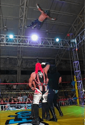 ¿Entre más alto mejor?; La polémica de los vuelos arriesgados en la ...