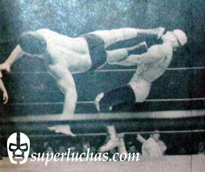 En un día como hoy… 1970: El Solitario y Coloso Colosetti vs. Ray ...