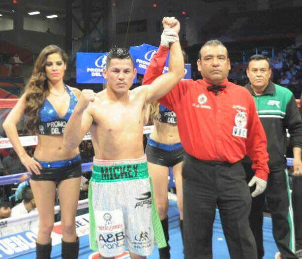 Román ganó por descalificación de Verdugo | Superluchas