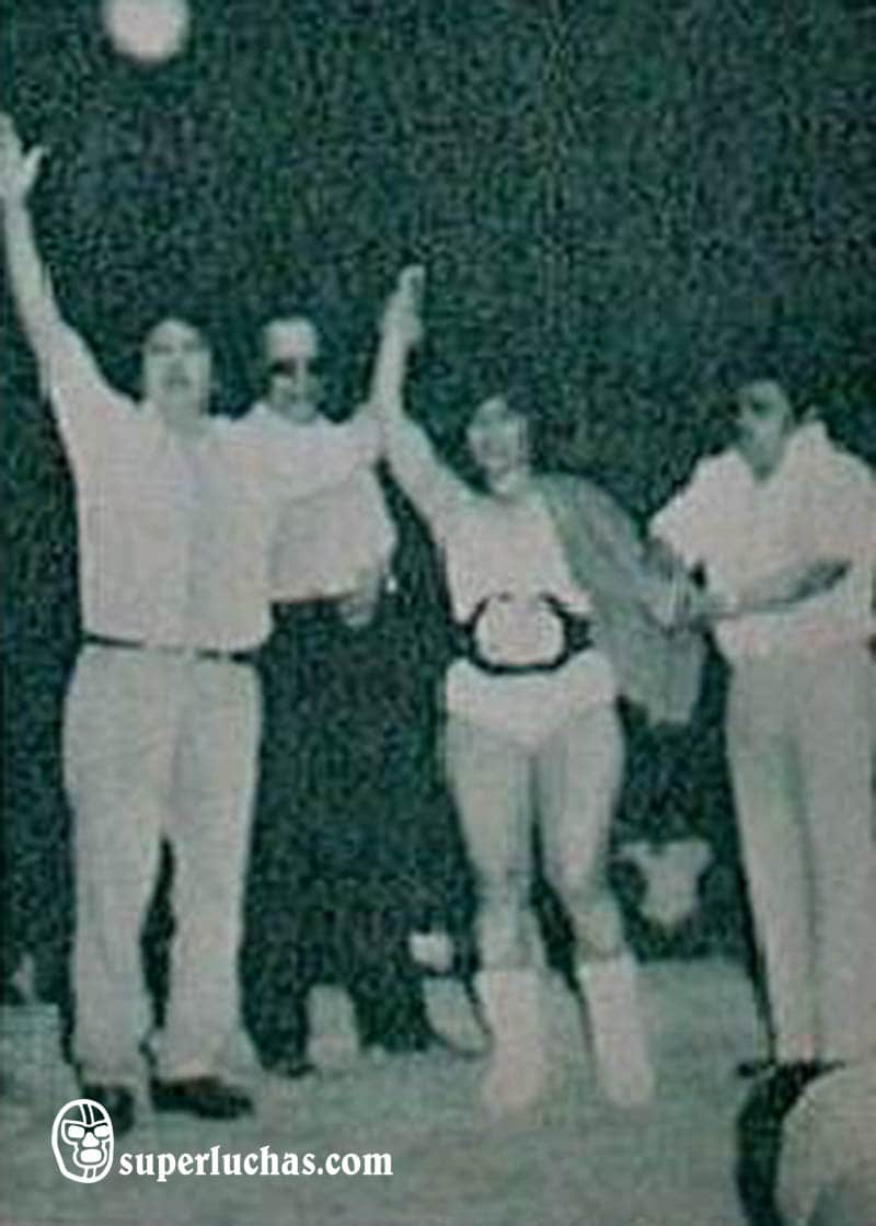 En un día como hoy… 1968: Apolo Curiel es asesinado… 1995: Fallece ...