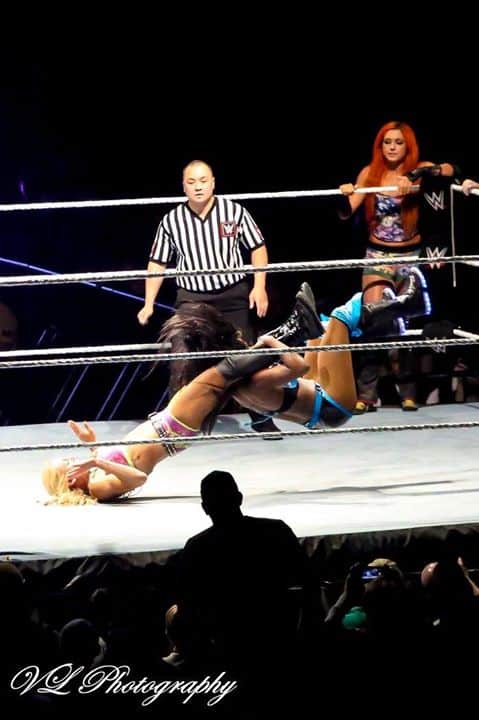 El maletazo a Roman Reigns en secuencia fotográfica (y gif animado ...