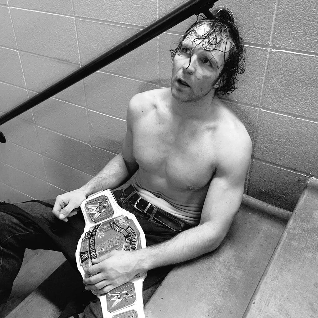 Dean Ambrose recibe seis grapas en su cabeza | Superluchas