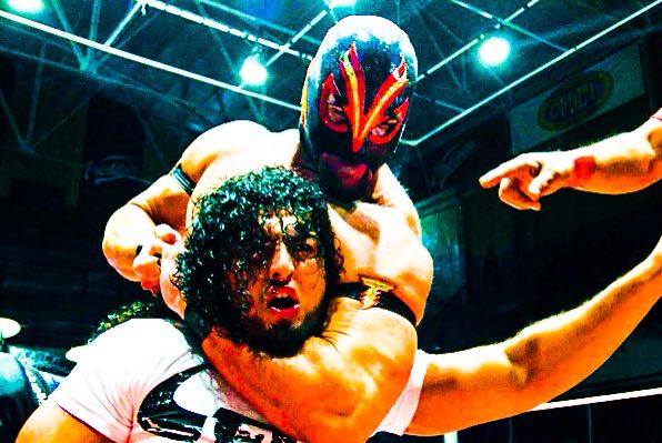 Rush, el Toro Blanco es humillado por el extranjero Thunder | Superluchas
