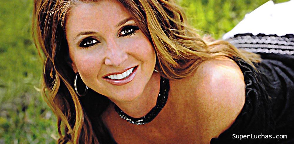 Sobre el talento liberado por WWE, Dixie Carter dice: «Creo que sería ...