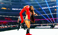 El Bellahammer, de lleno al arsenal de Nikki Bella | Superluchas