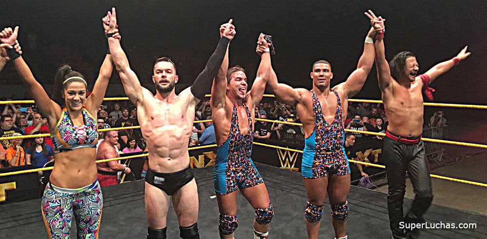 Carteles de Superestrella de NXT en la audiencia | Superluchas