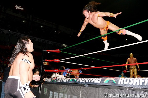 Volador Jr., demuestra superioridad ante Último Guerrero; Ray Rowe ...