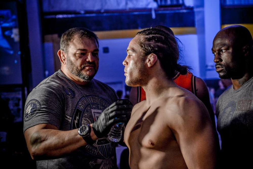 Tras ser despedido de UFC, el invicto Michael Graves llega a Fight ...