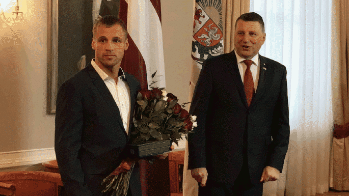 Mairis Briedis recibe reconocimiento en Letonia | Superluchas