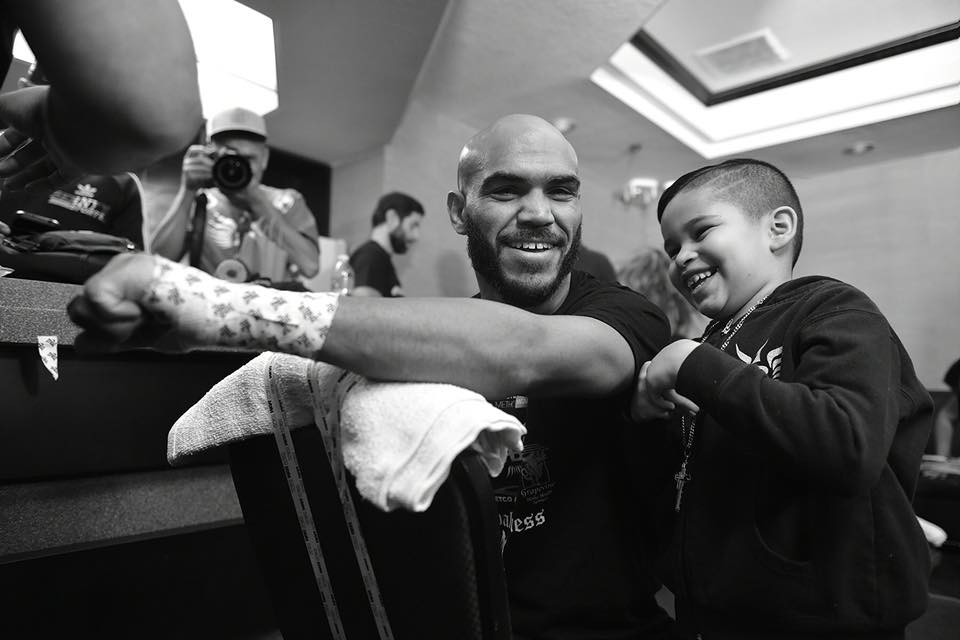 Ray Beltrán es el nuevo campeón ligero OMB