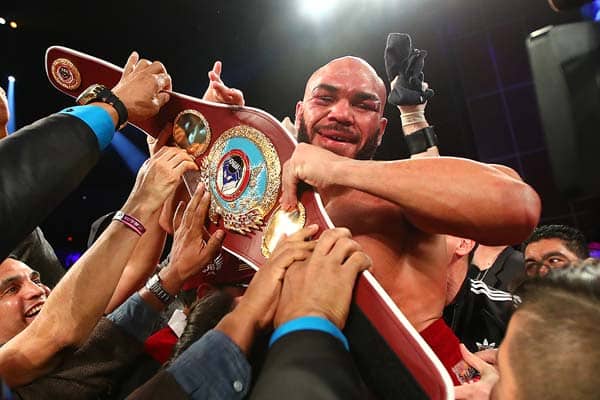 Ray Beltrán es el nuevo campeón ligero OMB