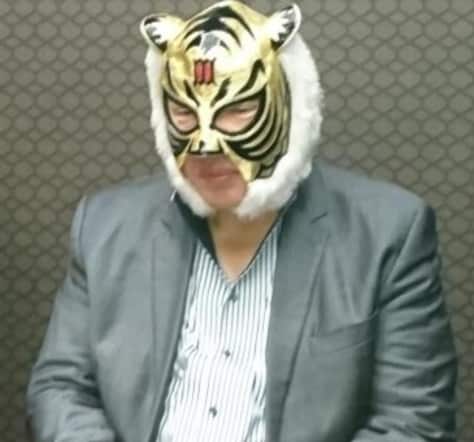 Shodai Tiger Mask y Tatsumi Fujinami lamentan la muerte de Dynamite Kid ...