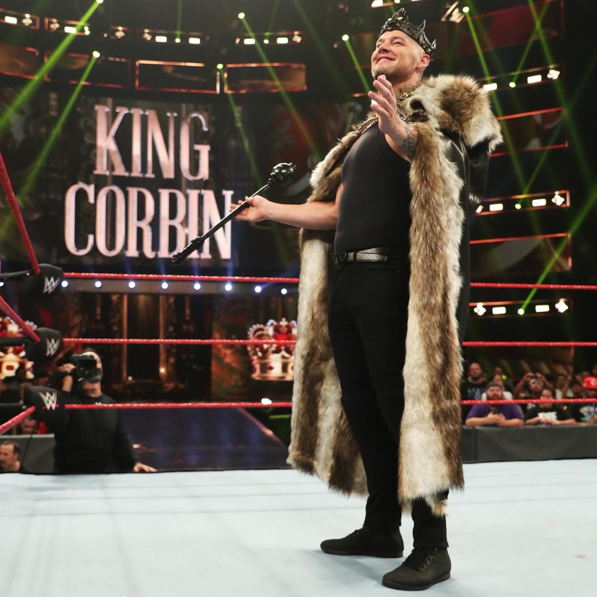 King Corbin está aquí: Su nueva imagen es impactante