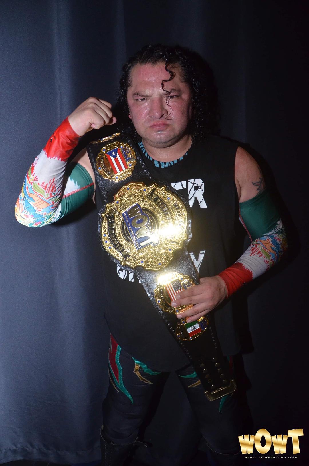 ¡Super Crazy nuevo campeón peso completo de WOWT de Chicago! | Superluchas