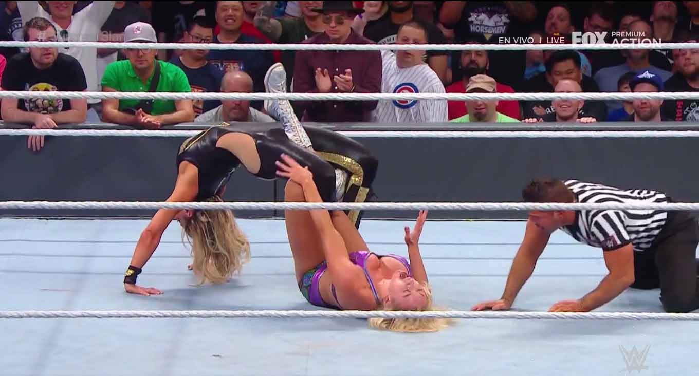 Trish Stratus y Charlotte Flair cautivaron a los fans en WWE SummerSlam