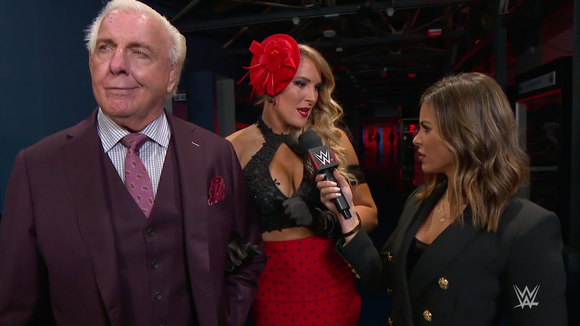 Raw: Charlotte Flair vence a Peyton Royce en buena lucha | Superluchas