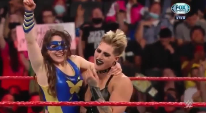 Nikki A.S.H y Rhea Ripley derrotan a las campeonas en luchas ...