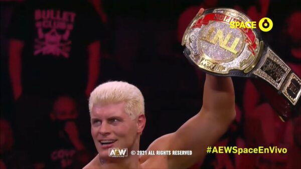 Cody Rhodes se corona de nuevo Campeón TNT y los seguidores reaccionan ...
