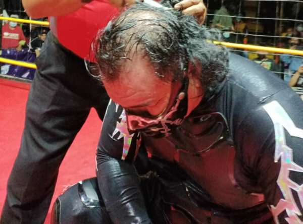 Mr. Electro pierde la cabellera ante Fresero Jr. en la Arena Neza ...