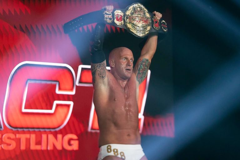 Eric Young anuncia que se avecinan cambios para él | Superluchas