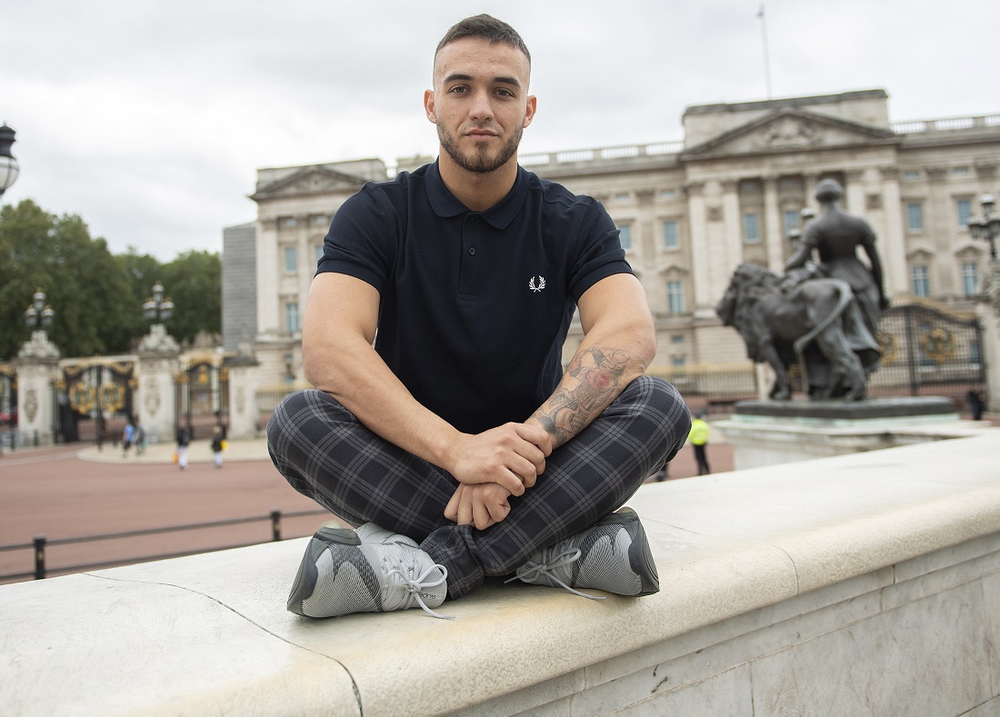 A-Kid «atiza» a Grayson Waller y pide una lucha con Santos Escobar ...