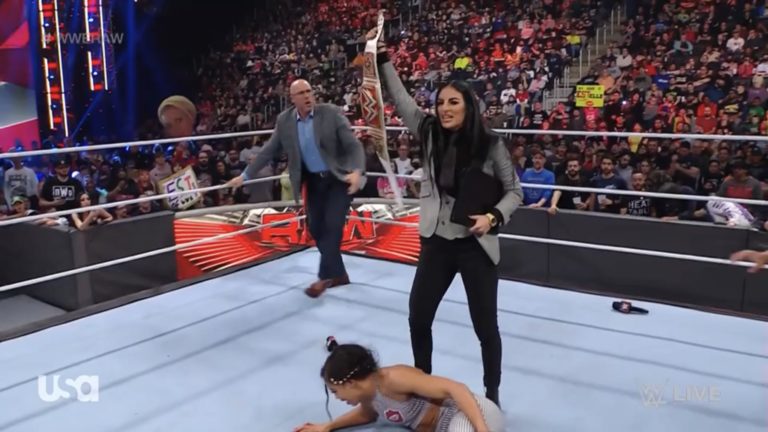 Raw: Sonya Deville ataca a Bianca Belair | Superluchas