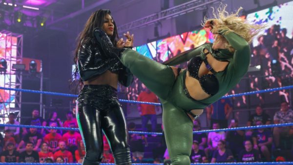 Nikkita Lyons Sexy Súbete A La Ola Superluchas