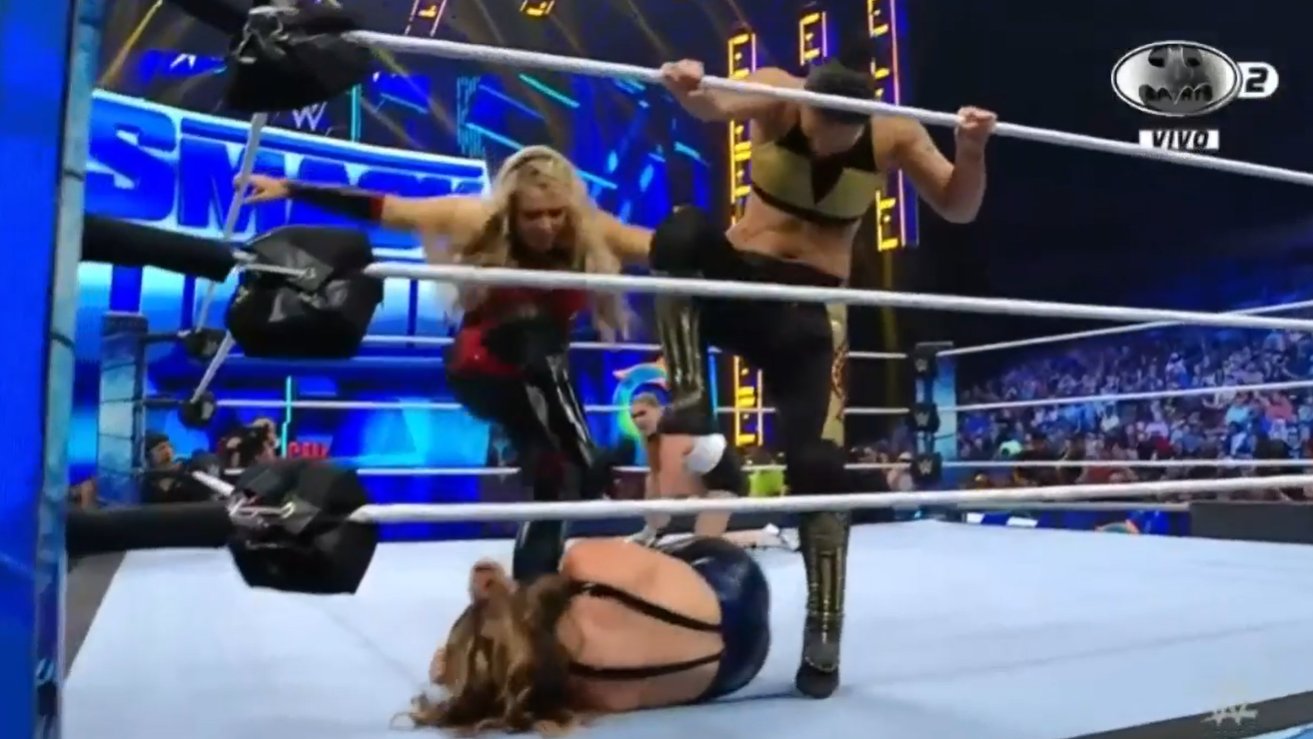 Raquel Rodríguez y Ronda Rousey vencen a Natalya y Shayna Baszler ...