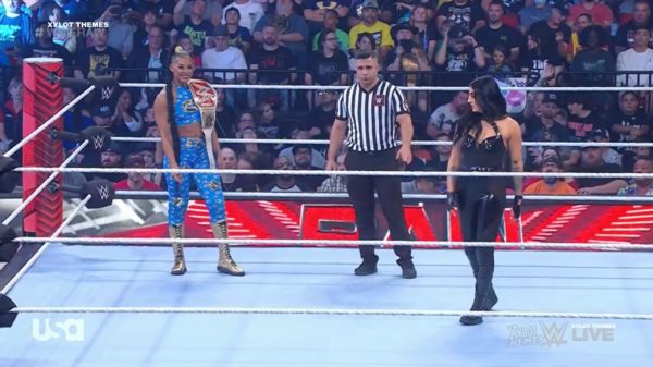 RAW: Bianca Belair retuvo ante Sonya Deville | Superluchas