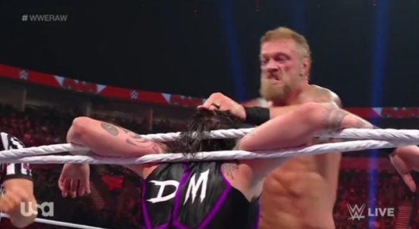 Dominik Mysterio y The Judgment Day masacran a Edge | Superluchas