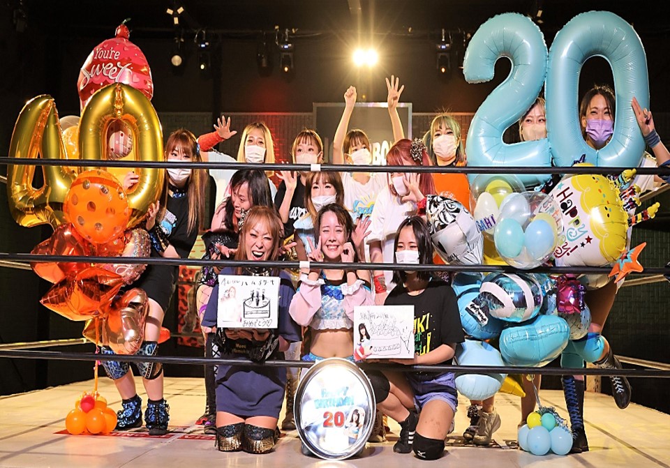 Ice Ribbon: «Ice Ribbon 1235» Doble festejo | Superluchas