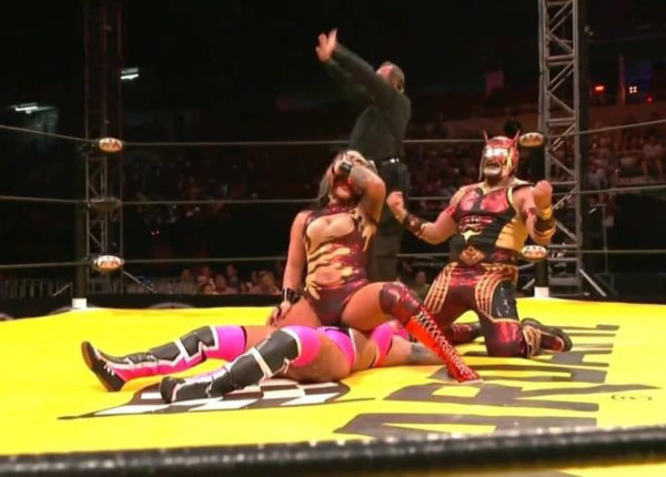 Abismo Negro y Flammer se convierten en Campeones de Parejas Mixtas AAA | Superluchas