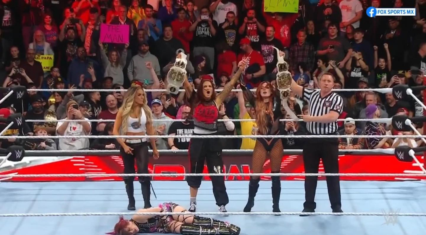 Lita Y Becky Lynch Nueva Campeonas En Parejas Wwe Superluchas