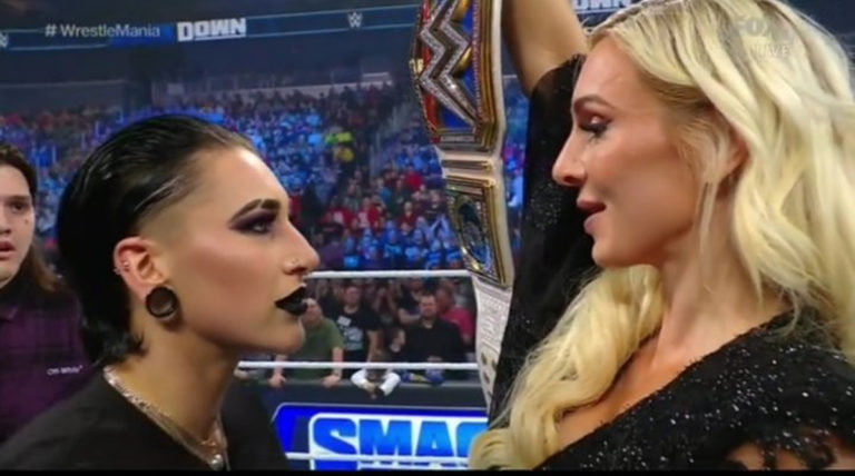 Rhea Ripley y Charlotte Flair se encararon rumbo a WrestleMania ...