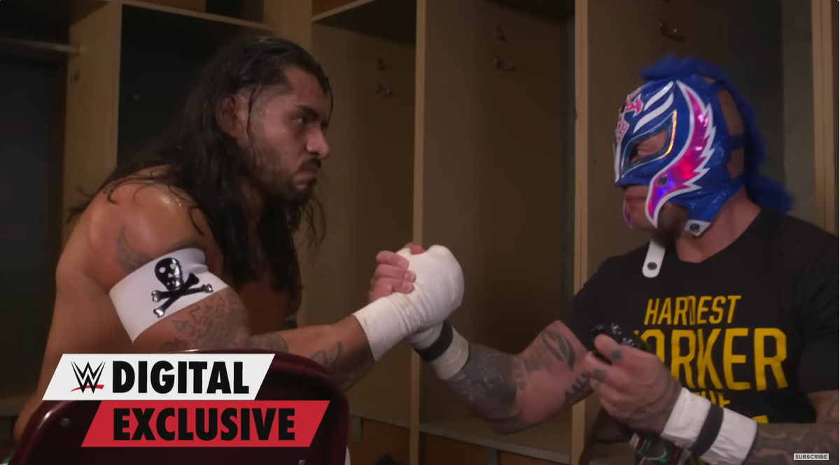 Santos Escobar le muestra respeto a Rey Mysterio en SmackDown | Superluchas