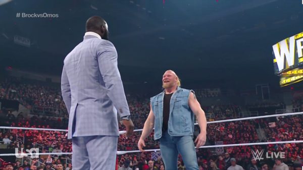 Omos y Brock Lesnar se encuentran cara a cara | Superluchas