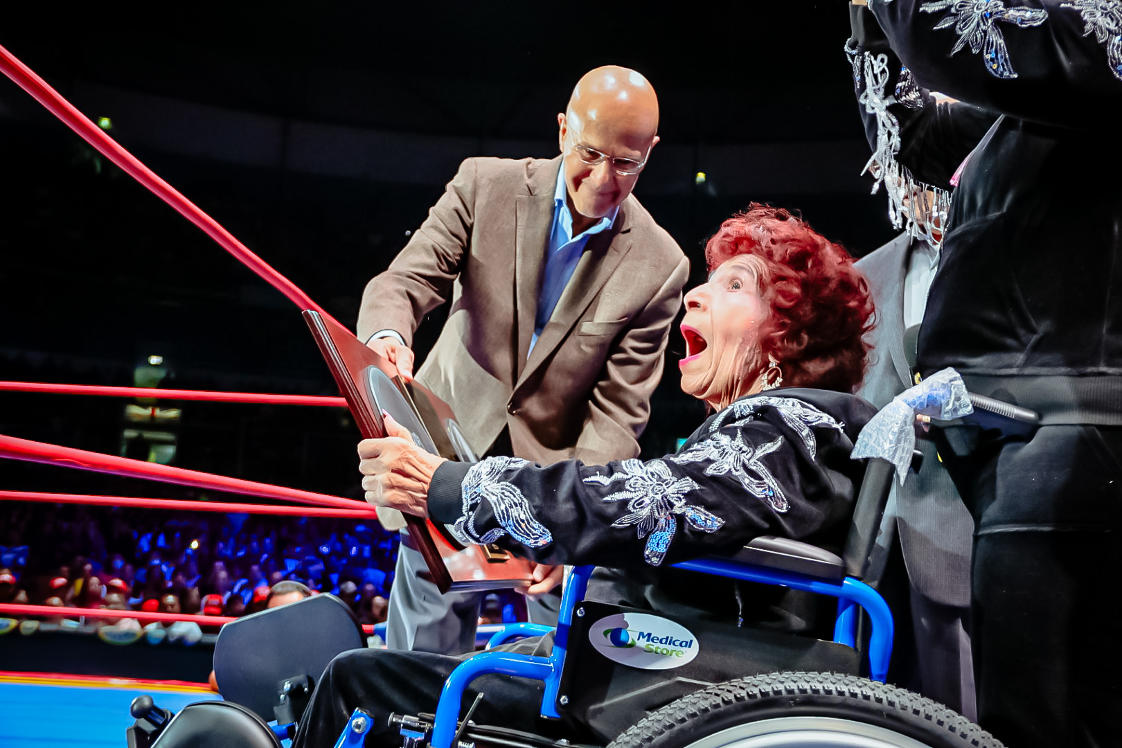 Irma González fue homenajeada en el CMLL | Superluchas