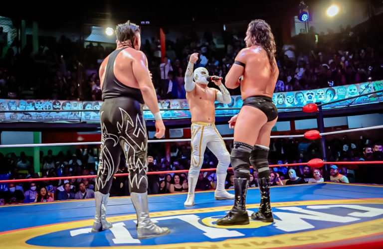 80 Aniversario Arena Coliseo: Místico reta a Averno y Volador Jr. a ...