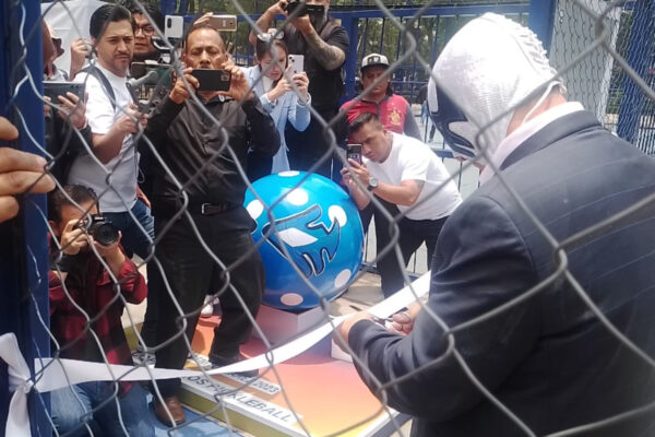 Atlantis fue reconocido por sus 40 años de carrera en barrio de la CDMX ...