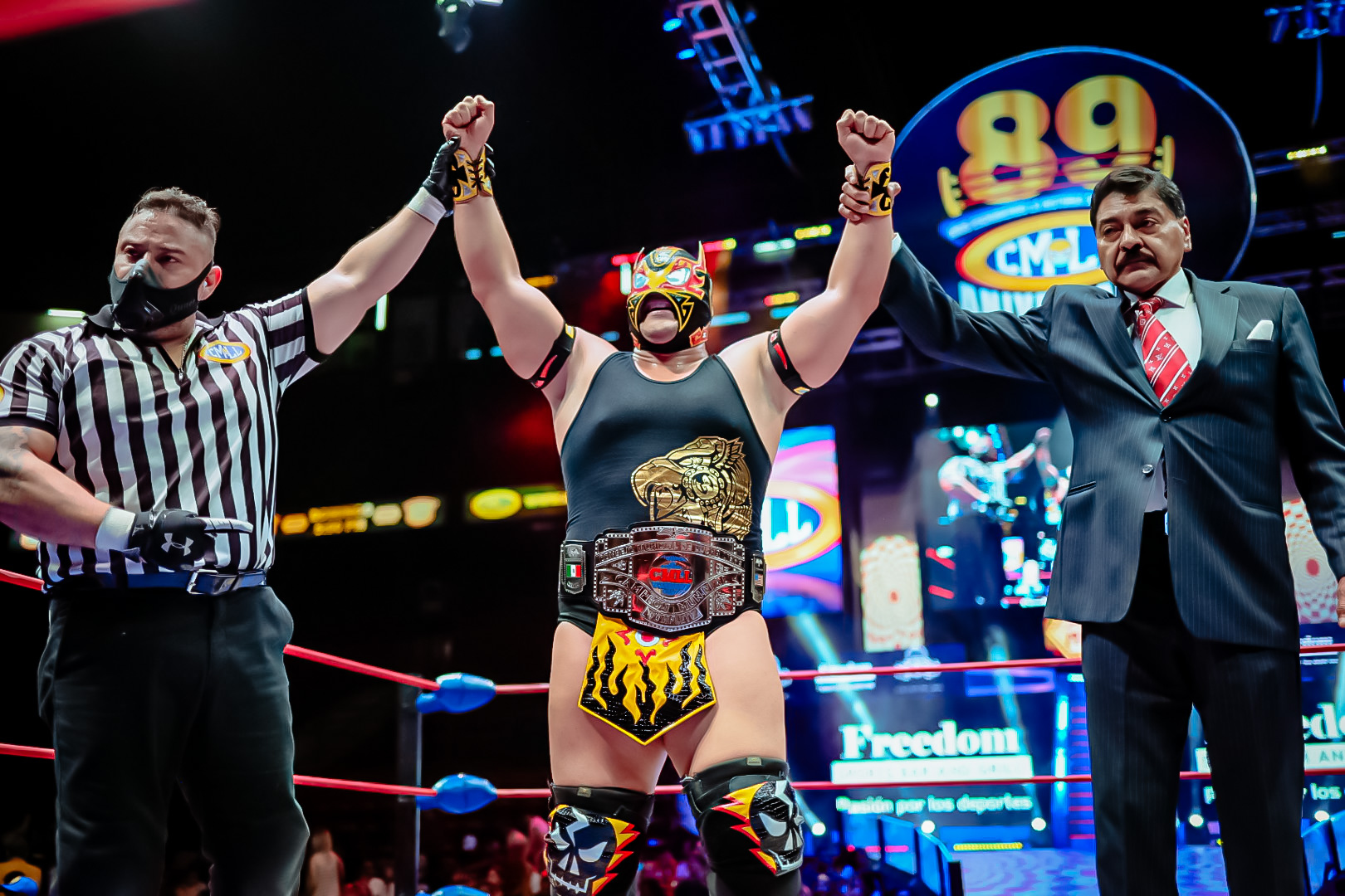 Gran Guerrero retuvo el Campeonato Peso Completo CMLL ante Yota ... Gran Guerrero retuvo el Campeonato Peso Completo CMLL ante Yota ...