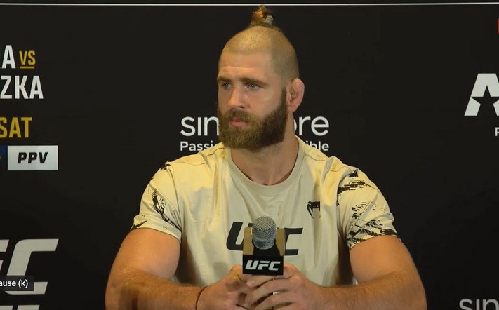 Alex Pereira: «El nivel de habilidad de Prochazka superior al de Hill»