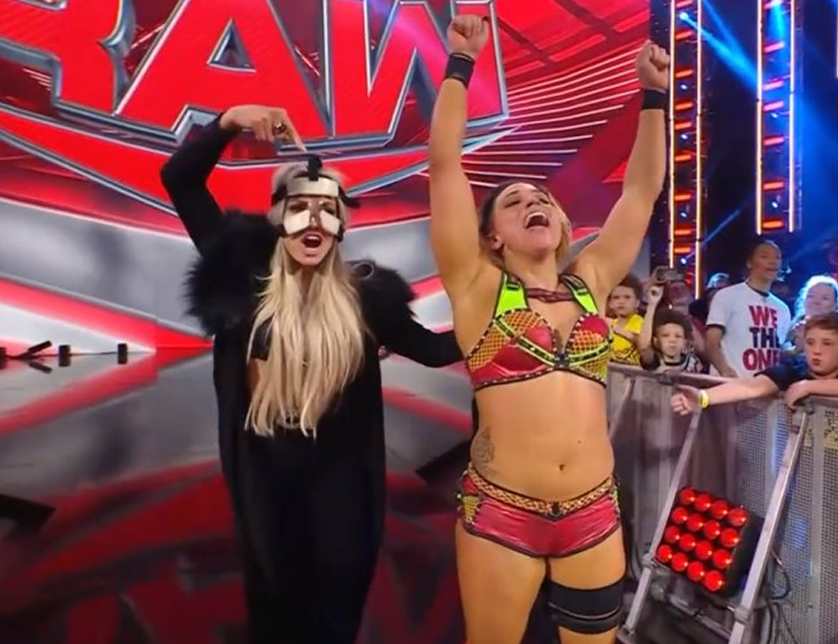 Zoey Stark derrotó a Becky Lynch con ayuda de Trish Stratus | Superluchas