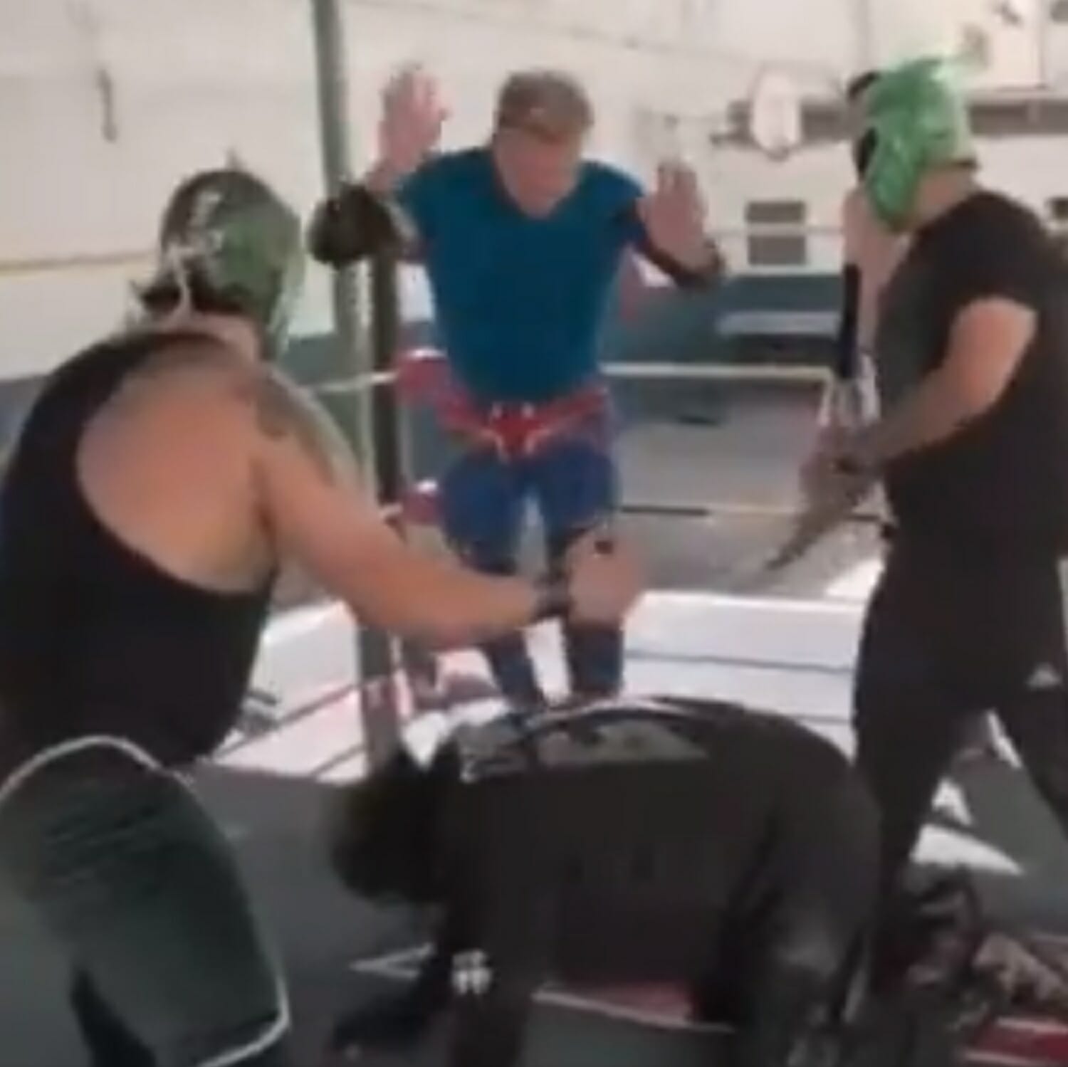 El famoso chef Gordon Ramsay prueba la lucha libre | Superluchas