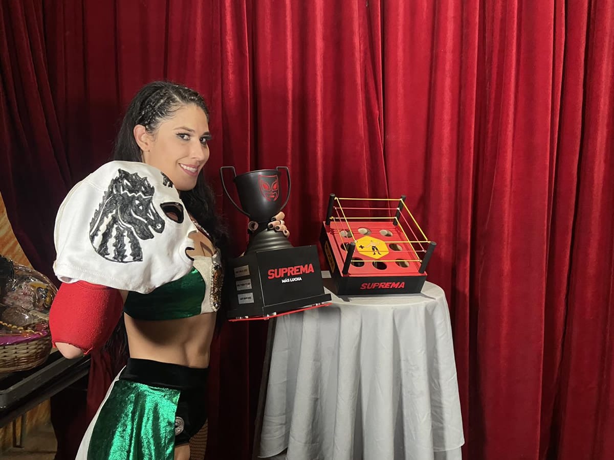 Julissa gana su segundo trofeo en México: el torneo «Suprema» | Superluchas
