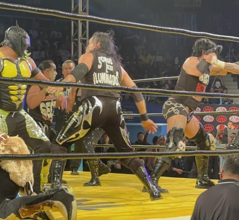 Con guerra entre Vipers y La Secta empezó gira «Orígenes» de AAA ...