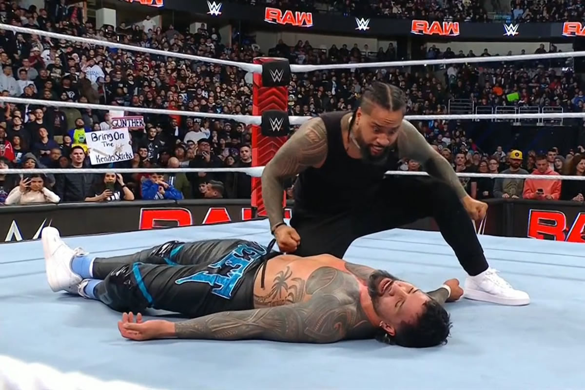 Jimmy Uso hace perder a Jey Uso ante Gunther | Superluchas