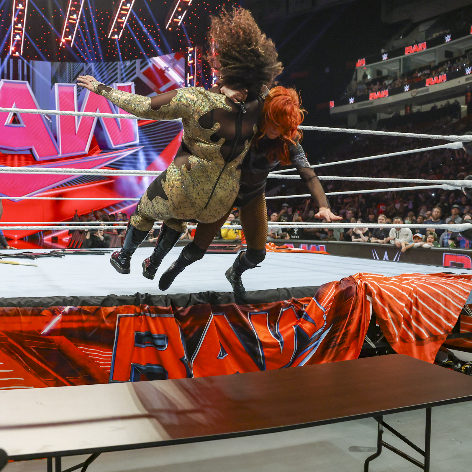 WWE Raw sigue inamovible del primer lugar en el rating