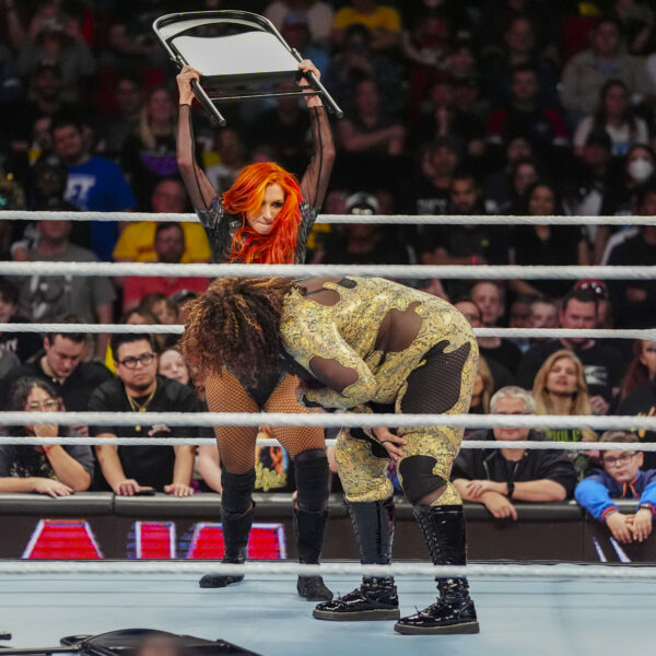 Becky Lynch comparte los daños de lucha con Nia Jax | Superluchas