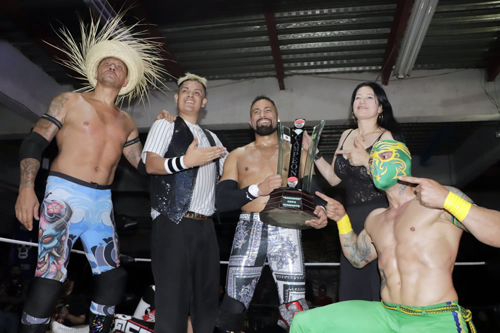 Rocky Romero gana la Copa IW en la Arena Rey Bucanero | Superluchas