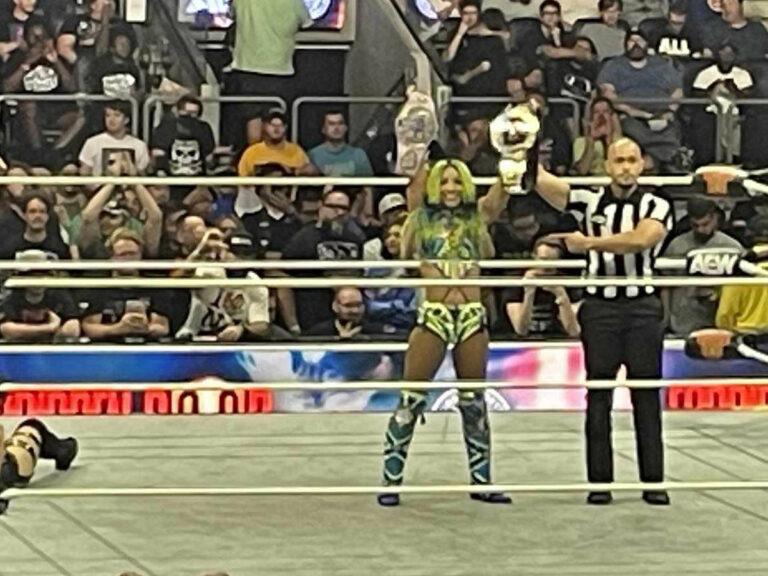 Mercedes Moné derrotó Stephanie Vaquer y se convierte en doble campeona ...